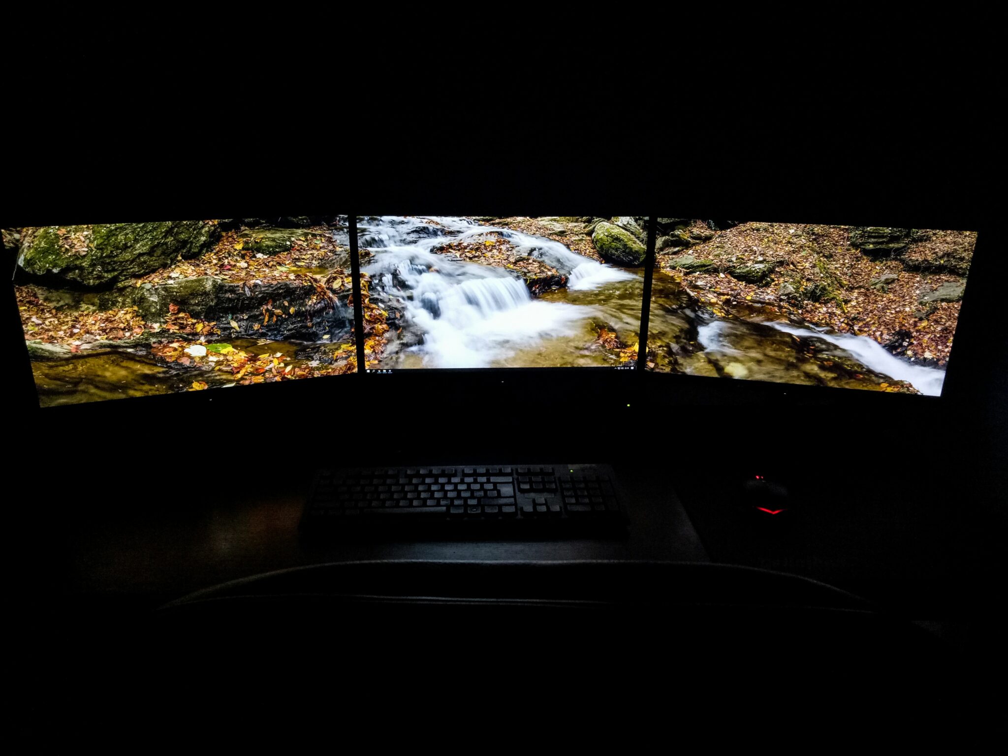 Triple Monitor Setup can increase business productivity